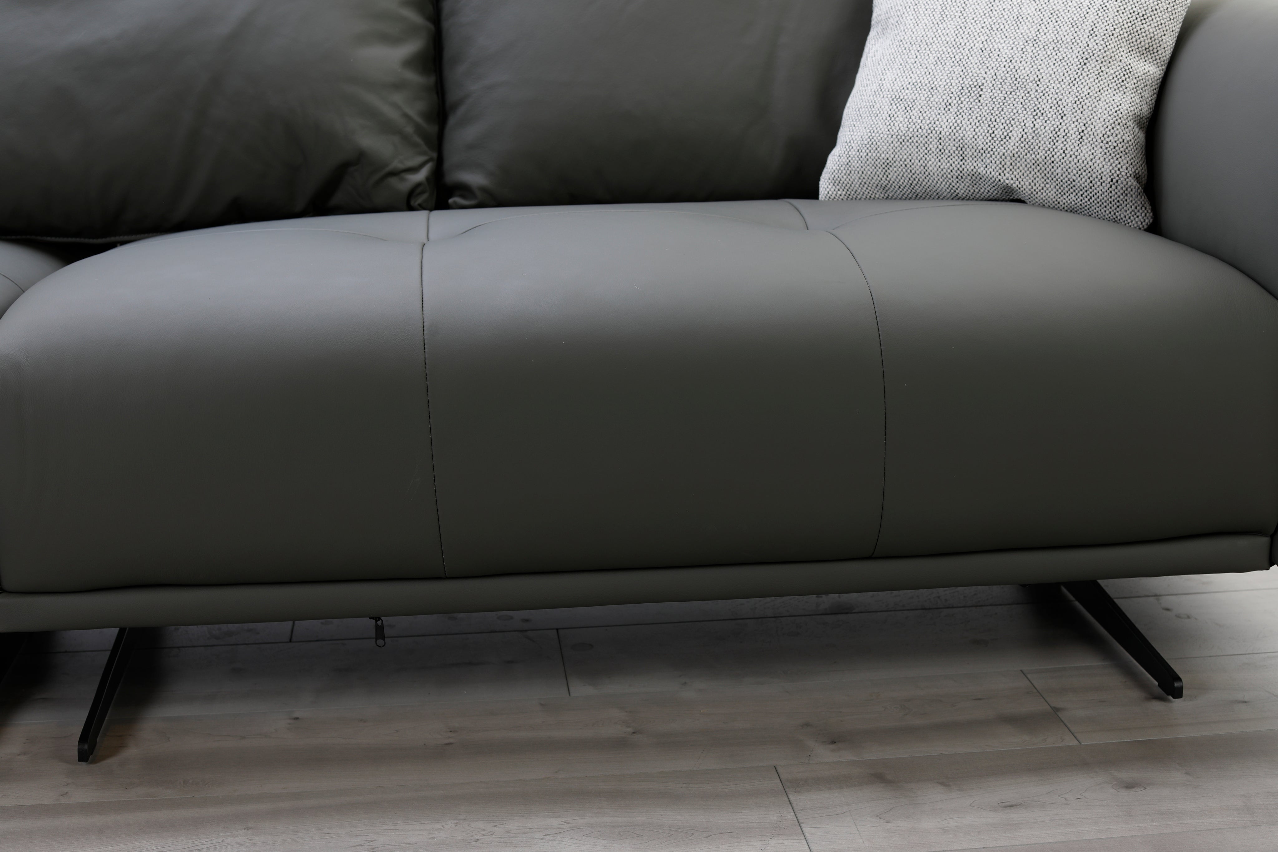Amira Sofa – Modern Concept
